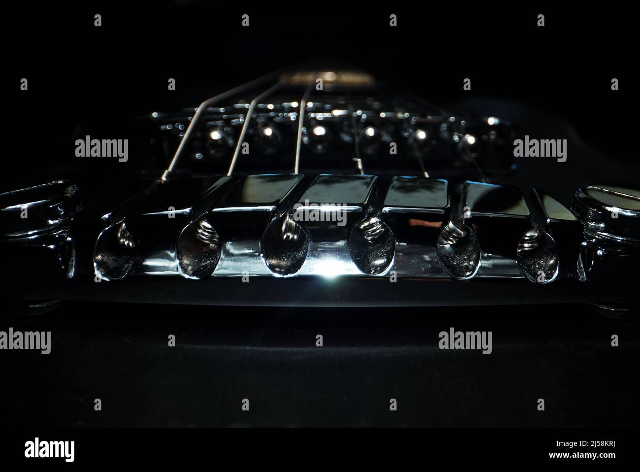 Six-string electric guitar bridge and saddle Stock Photo - Alamy