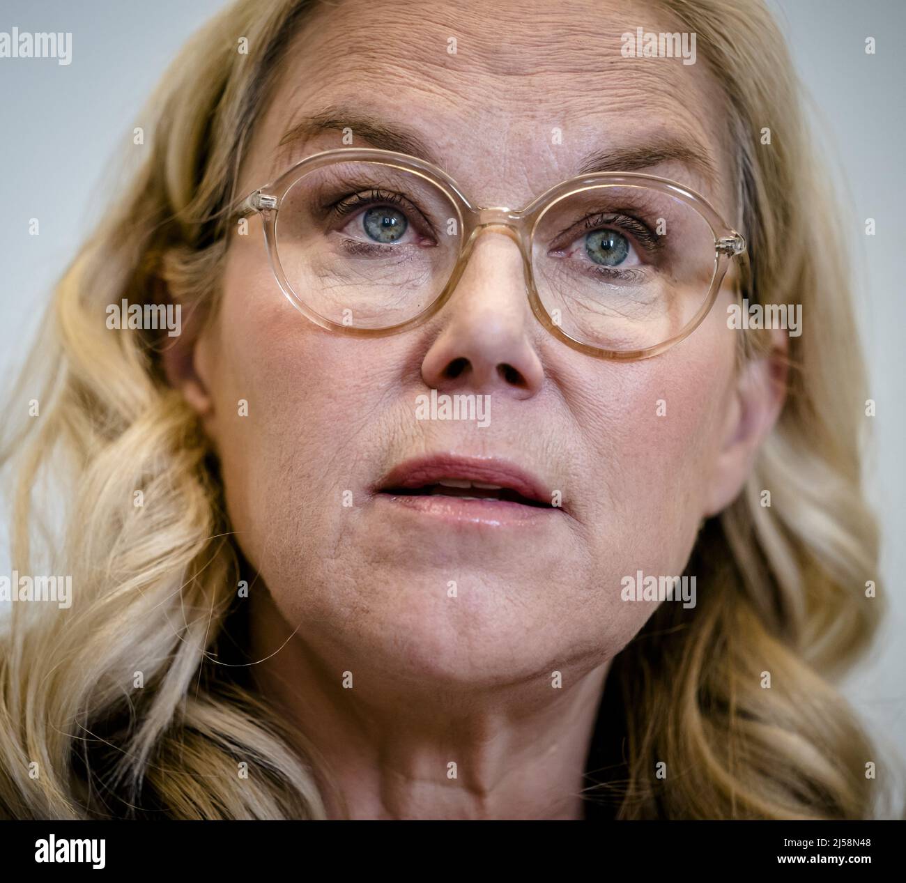 2022-04-21 14:01:01 THE HAGUE - D66 leader Sigrid Kaag and party ...