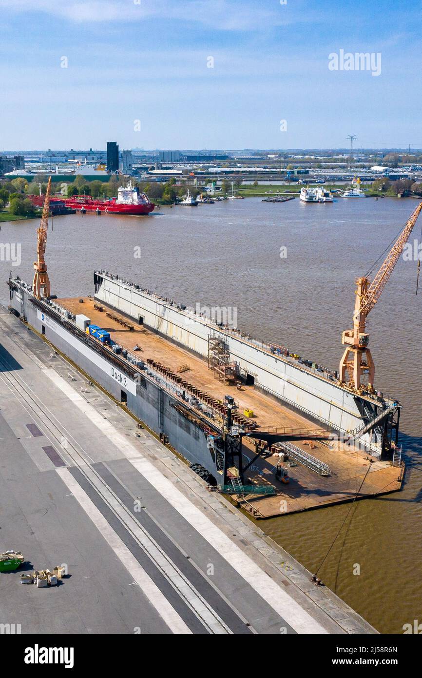 Emden, Germany. 21st Apr, 2022. A floating dock (Floating Dock III ...