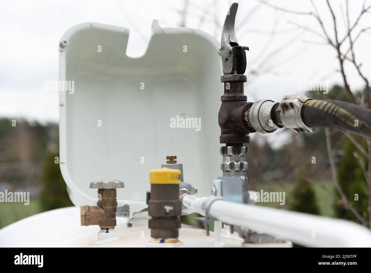 Lpg tank home hi-res stock photography and images - Alamy