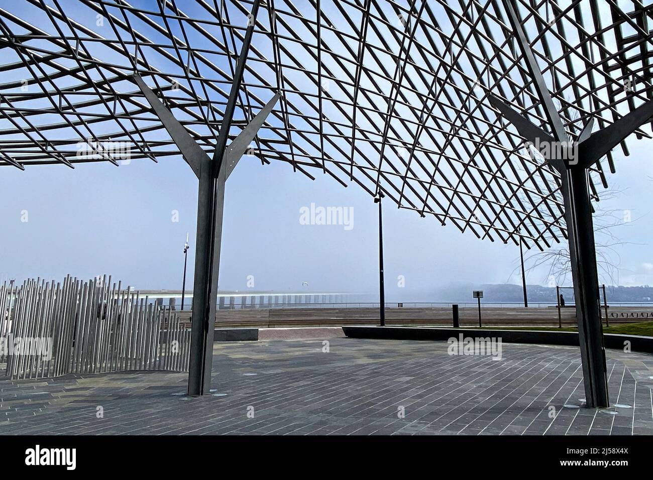 Dundee whale sculpture hi-res stock photography and images - Alamy