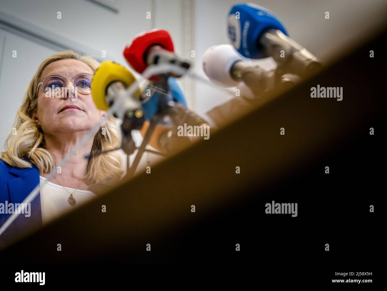 2022-04-21 14:30:38 THE HAGUE - D66 leader Sigrid Kaag and party ...