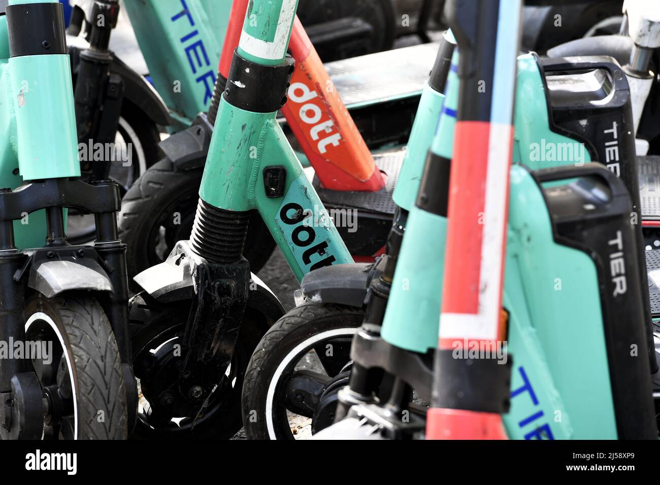 Dott e-Scooters - Paris - France Stock Photo - Alamy