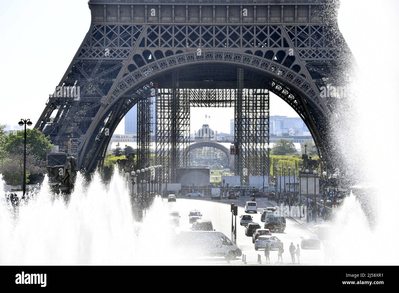 Worksite on eiffel tower hi-res stock photography and images - Alamy