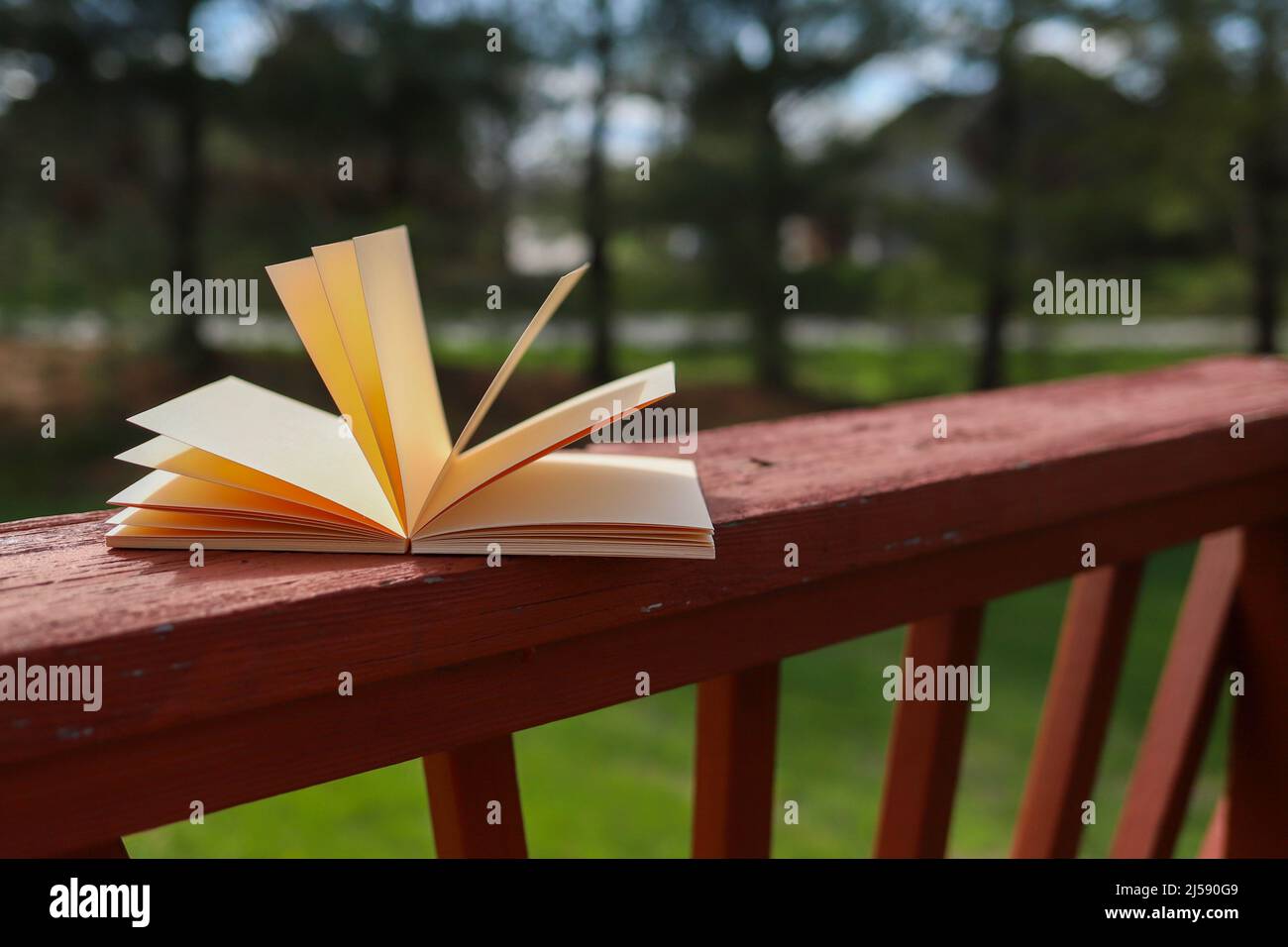 Open book table hi-res stock photography and images - Alamy