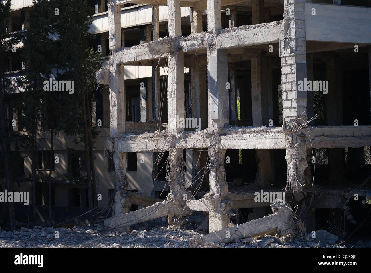 Bombed out house hi-res stock photography and images - Alamy