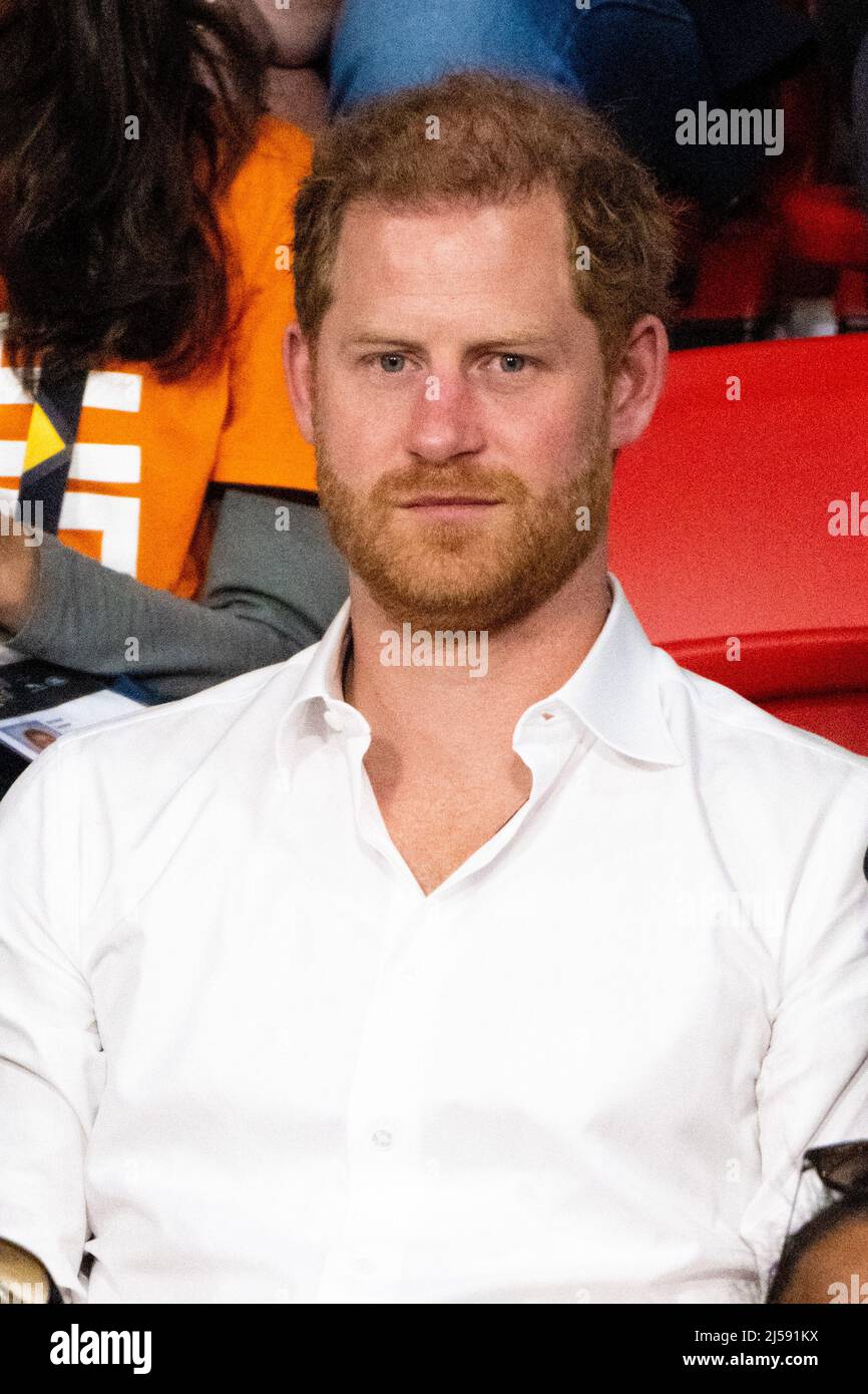Prince Harry, Duke of Sussex visits Powerlifting during the 5th the ...