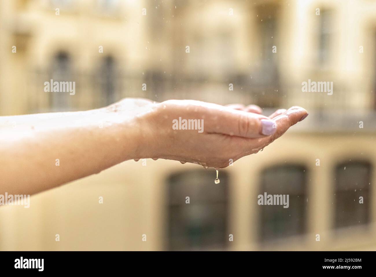 Hands in the rain hi-res stock photography and images - Alamy
