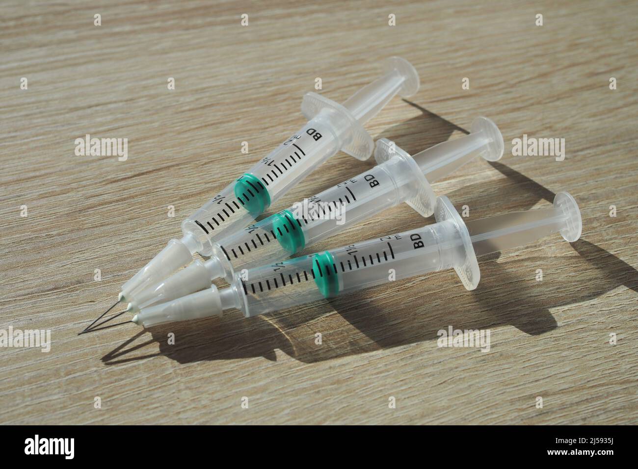 Empty sterile medical syringes with needles Stock Photo - Alamy