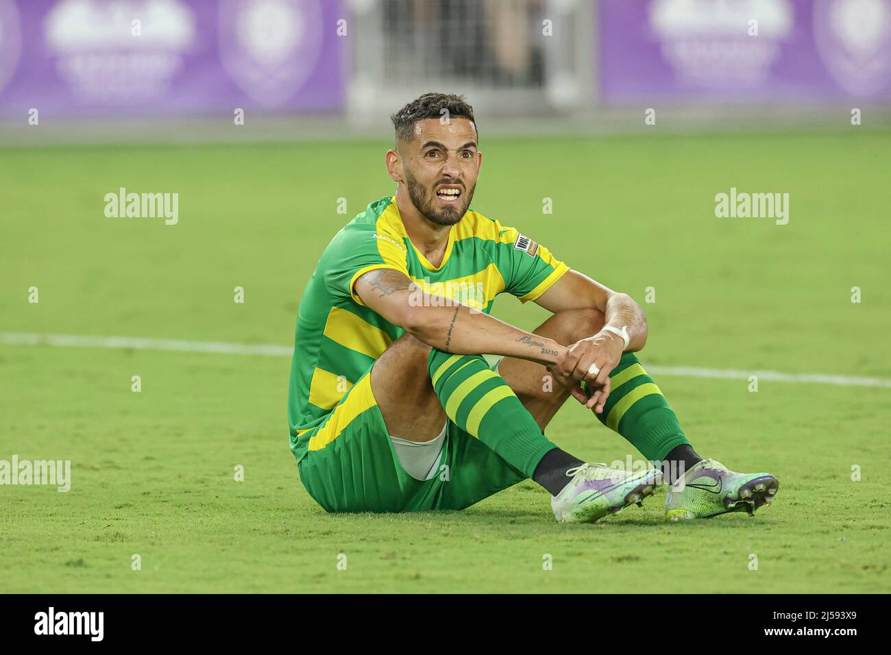 Orlando, FL: Tampa Bay Rowdies midfielder Leo Fernandes (11) drops and ...