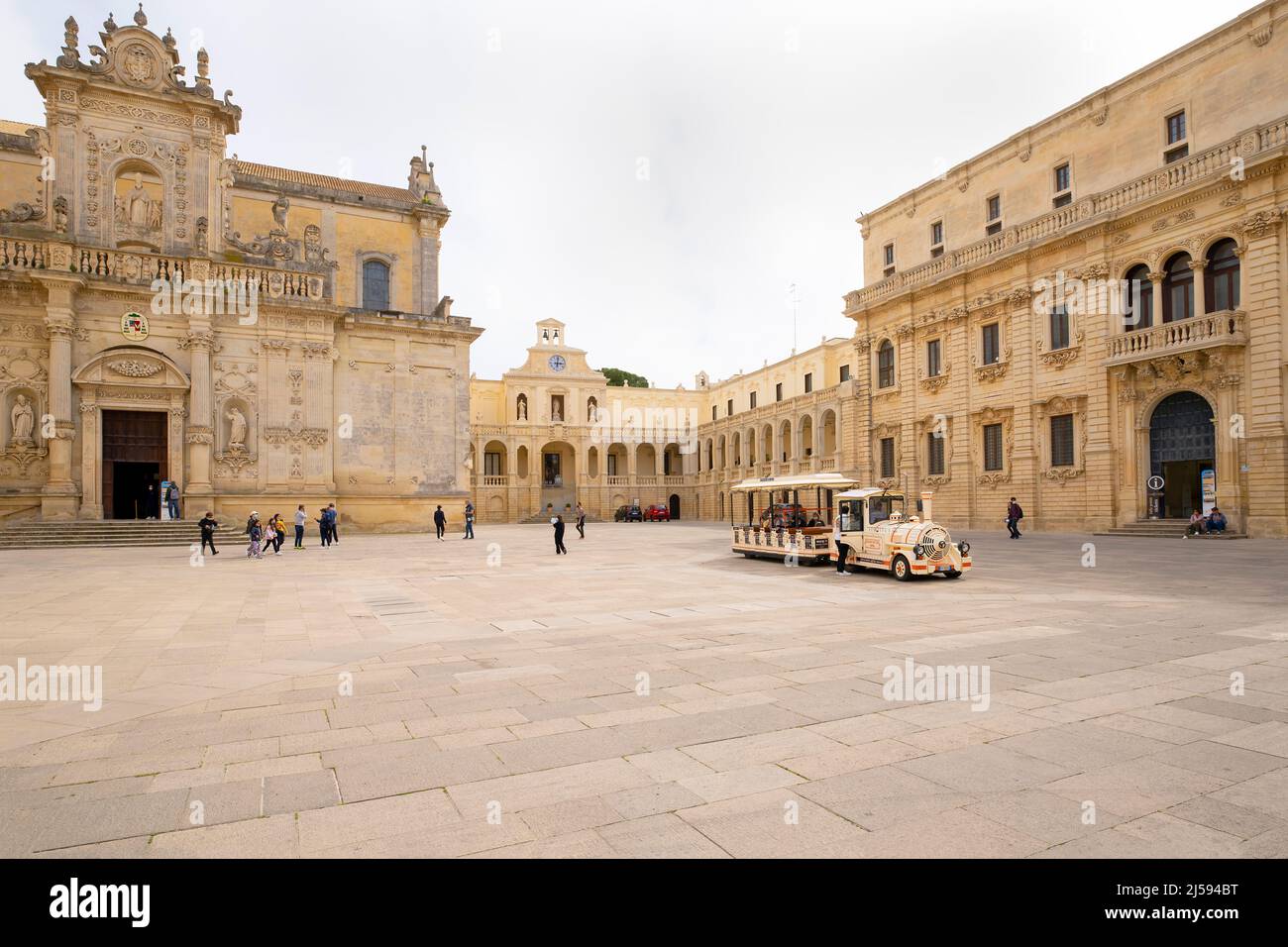 Panoramic view of Piazza del Duomo (square) in Lecce, Apulia, Italy ...