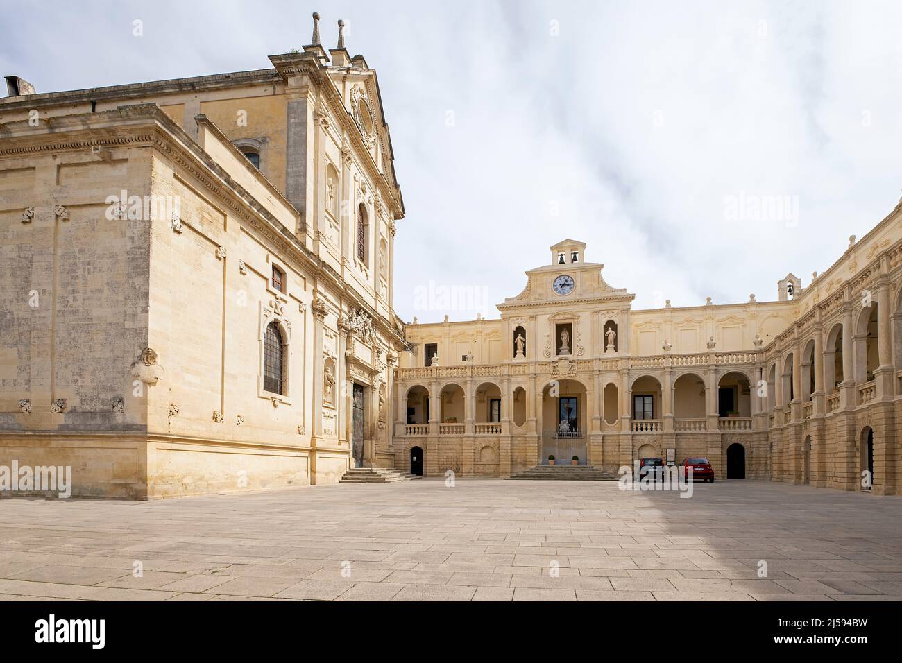 Panoramic view of Piazza del Duomo (square) in Lecce, Apulia, Italy ...