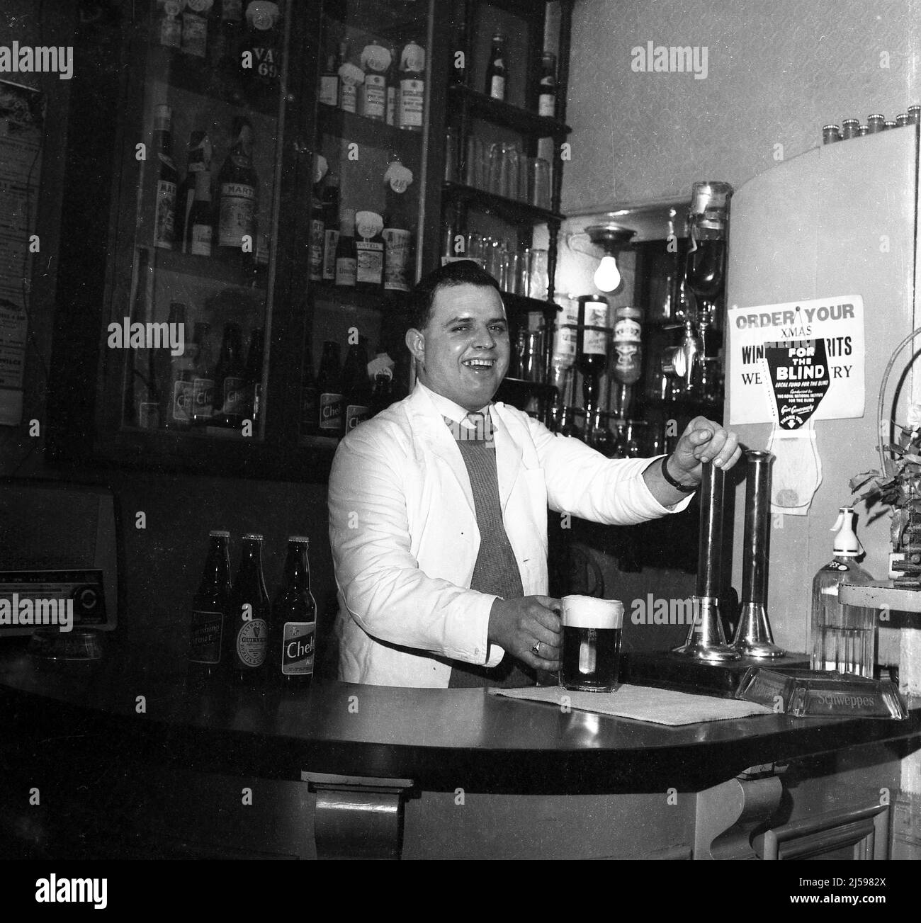 Beer pumps historical hi-res stock photography and images - Alamy