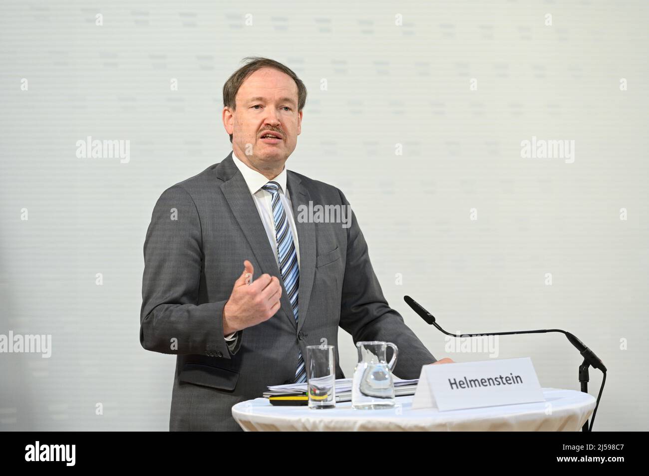 November 21 2022 hi-res stock photography and images - Alamy