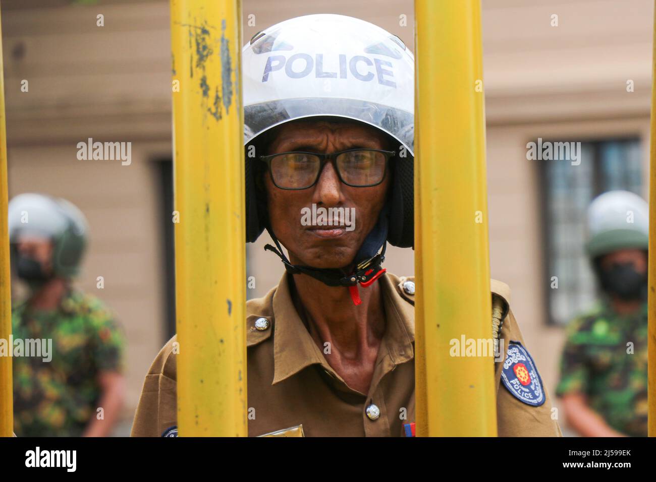 Sri policeman hi-res stock photography and images - Alamy
