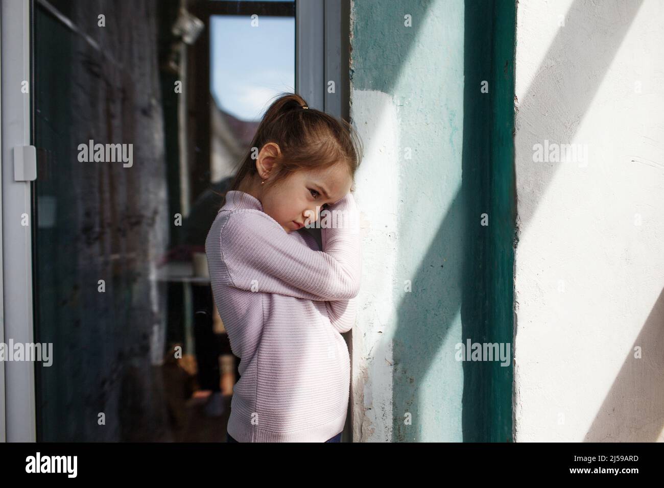 Child abuse sad face window hi-res stock photography and images - Alamy
