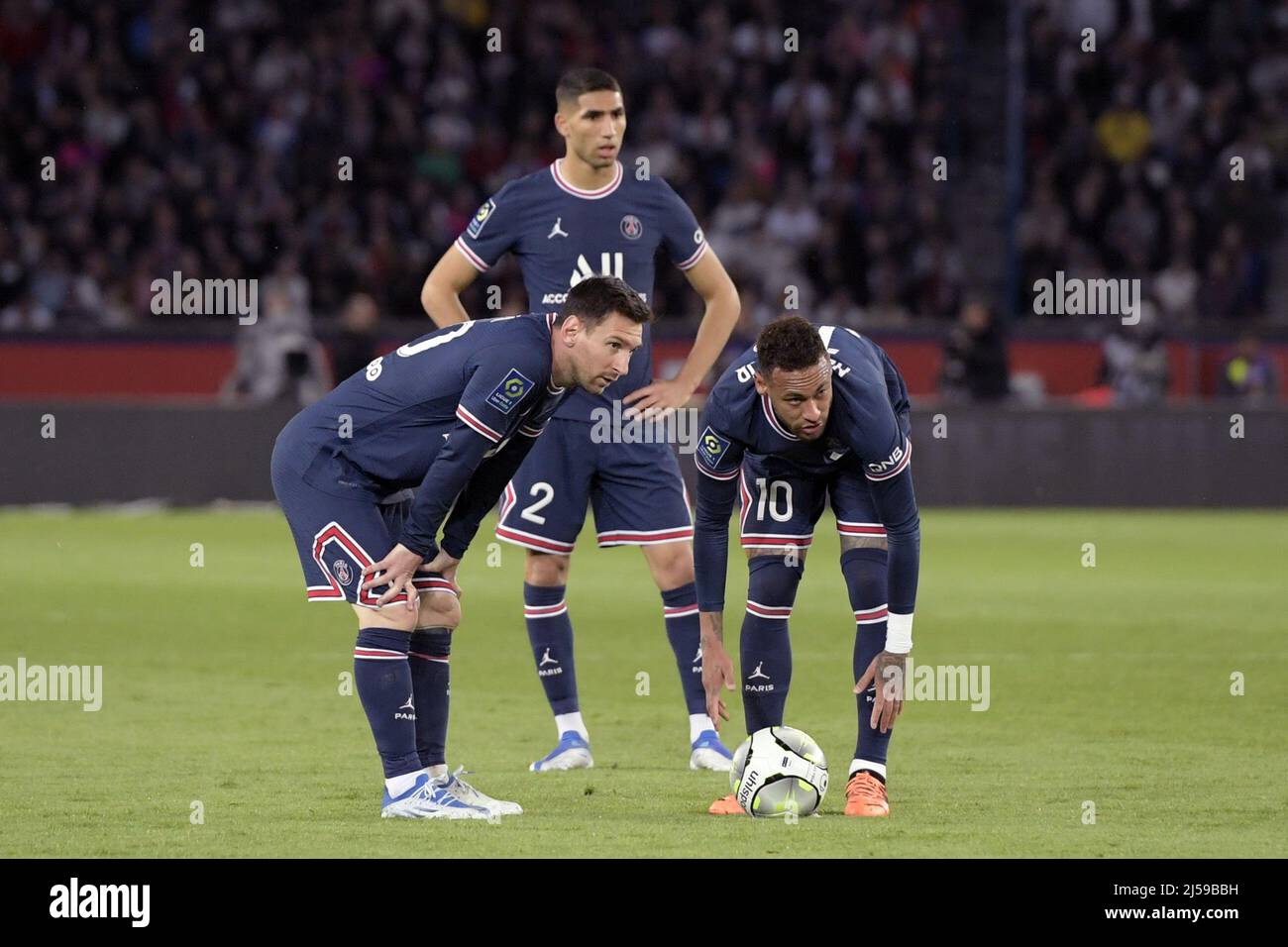 Lionel messi free kick psg hi-res stock photography and images - Alamy