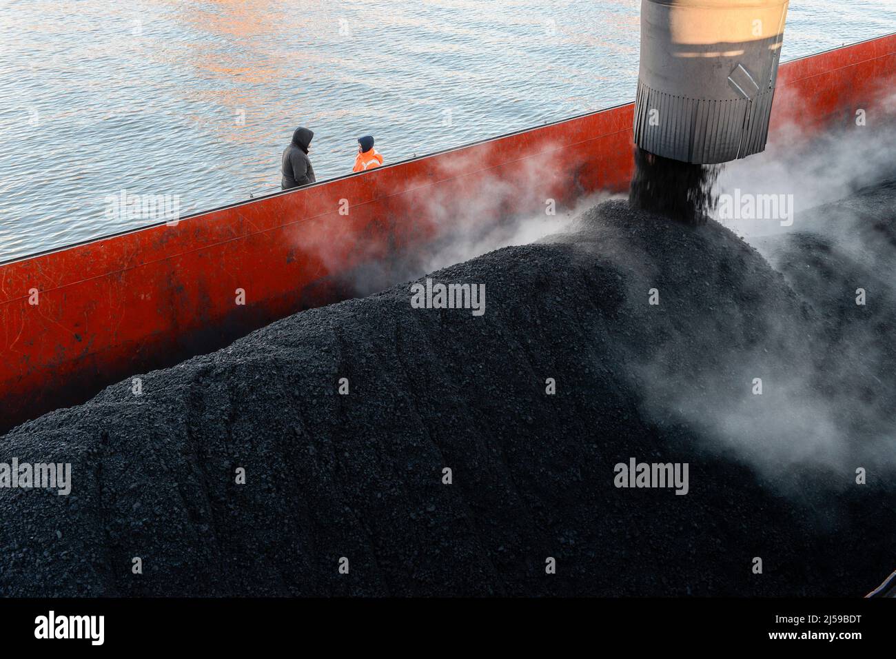 Coal burning ships hi-res stock photography and images - Alamy
