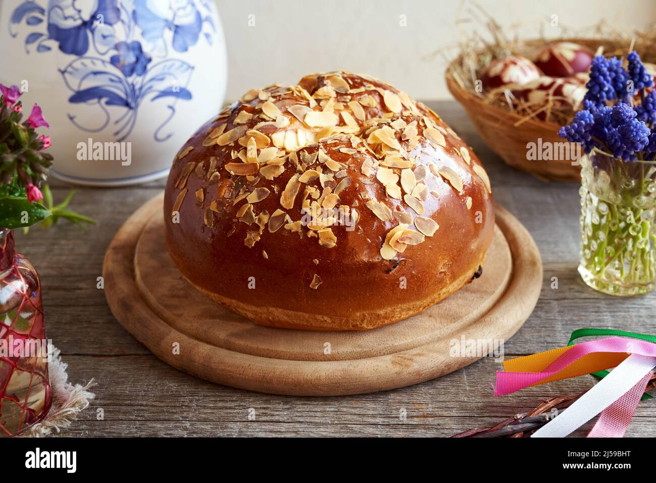 Mazanec - Czech sweet Easter pastry, similar to hot cross bun, with ...