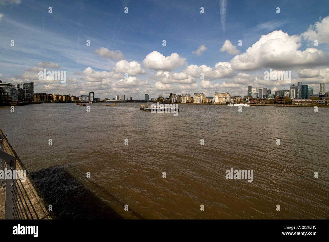 Riverside thames the through wharf hi-res stock photography and images ...