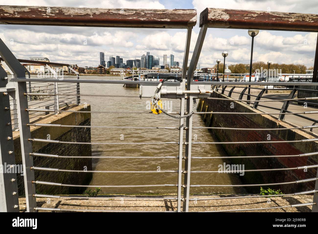Riverside thames the through wharf hi-res stock photography and images ...