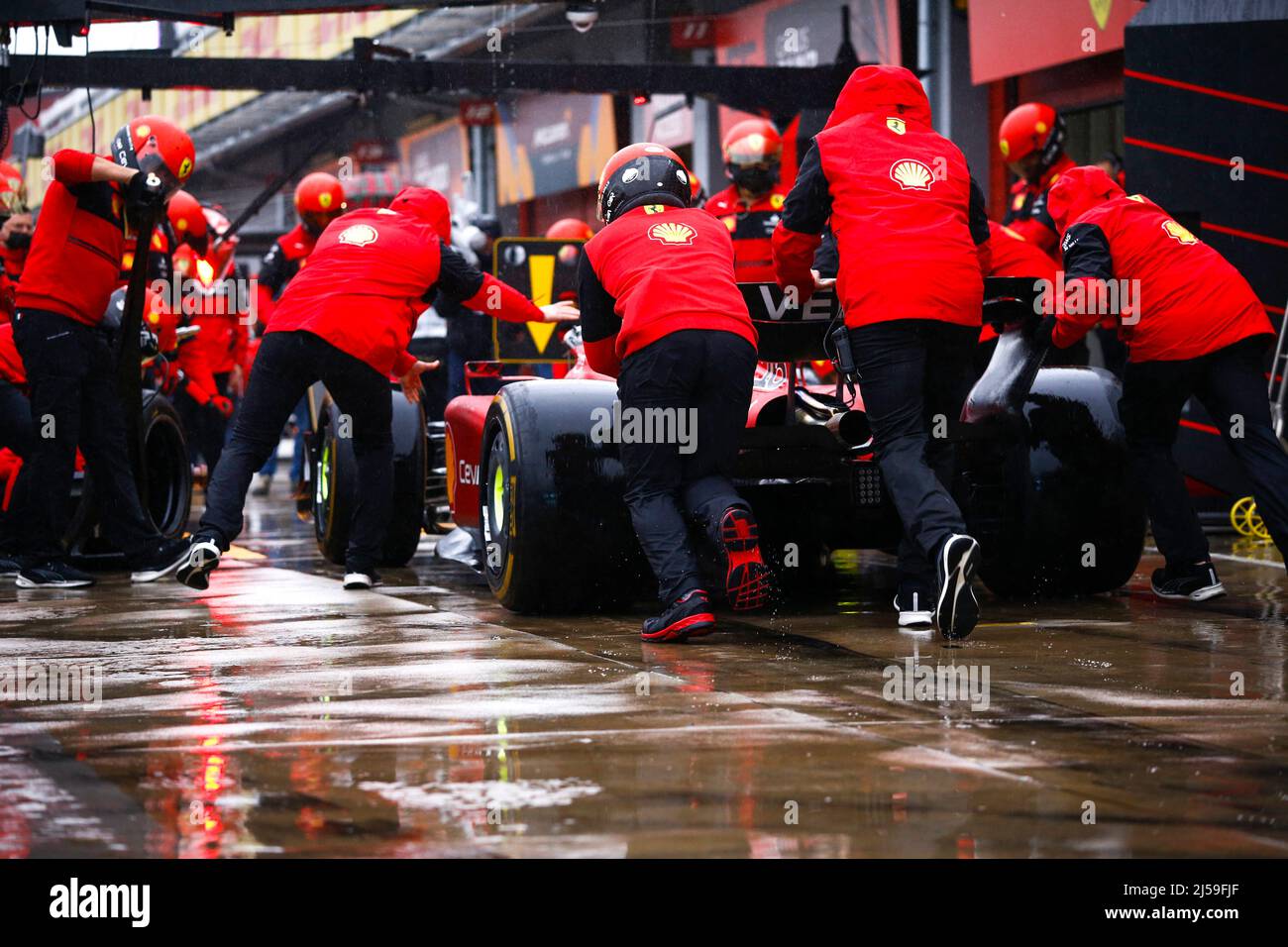 Ferrari f1 pit stop 2022 hi-res stock photography and images - Alamy