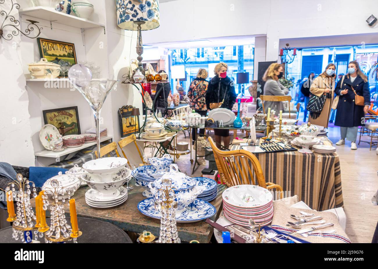 Antique chic hi-res stock photography and images - Alamy