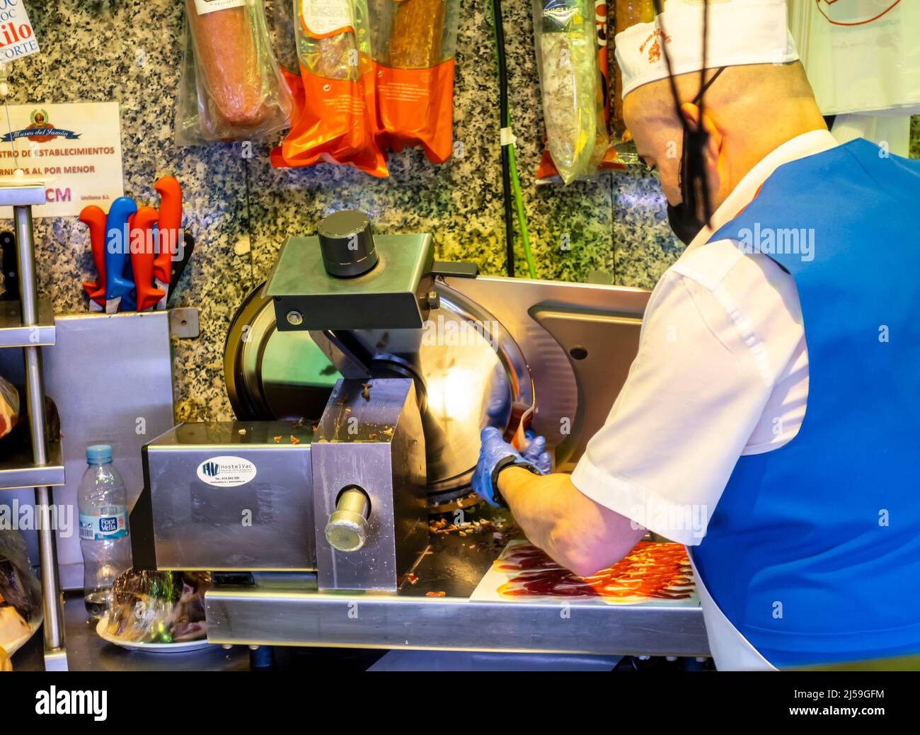 Seller cutting jamon ham slicing hi-res stock photography and images ...