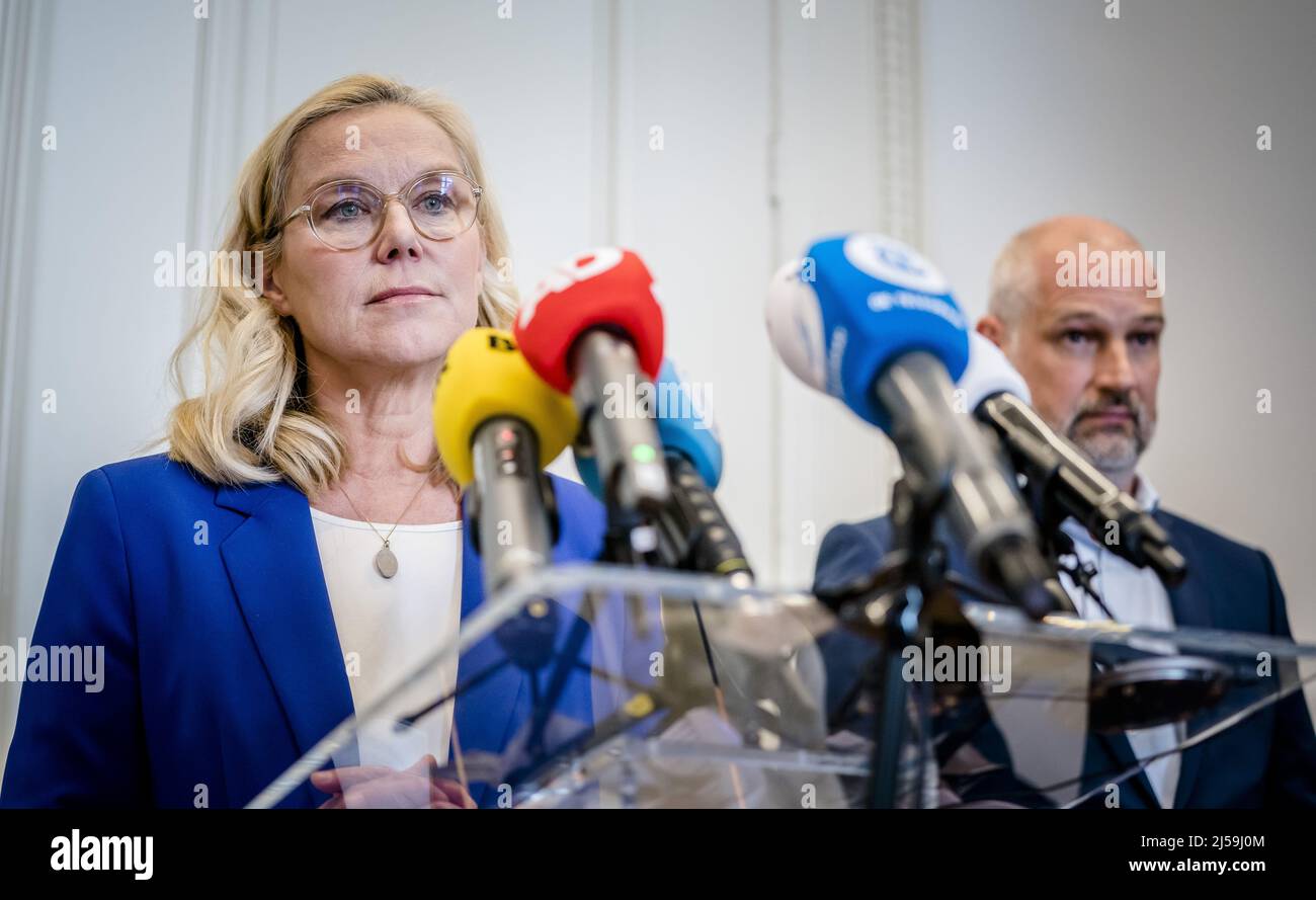 2022-04-21 14:24:34 THE HAGUE - D66 leader Sigrid Kaag and party ...