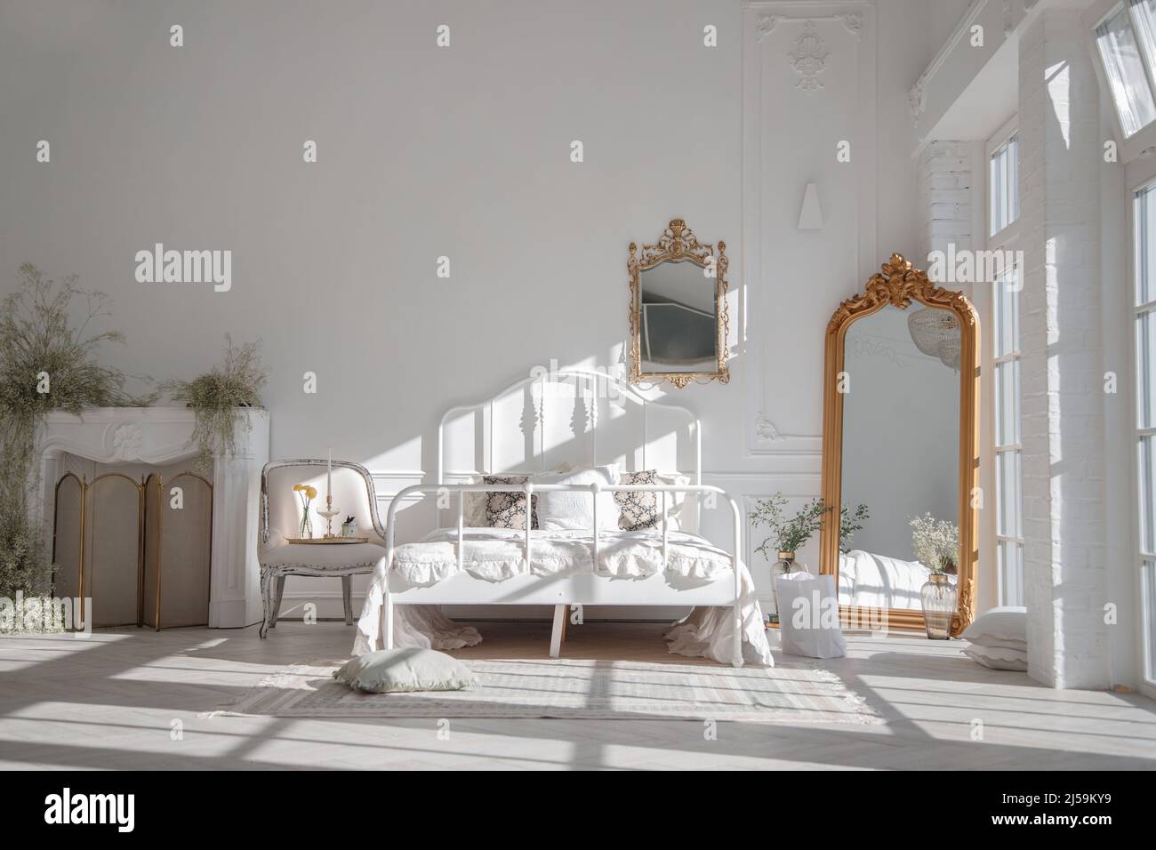Rococo style room hi-res stock photography and images - Alamy