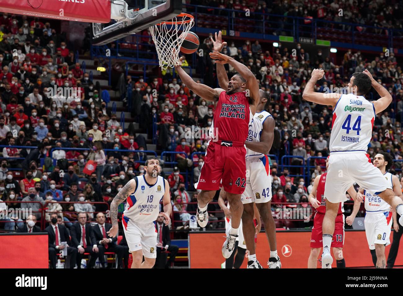 Mediolanum Forum, Milan, Italy, April 21, 2022, Kyle Hines (AX Armani ...