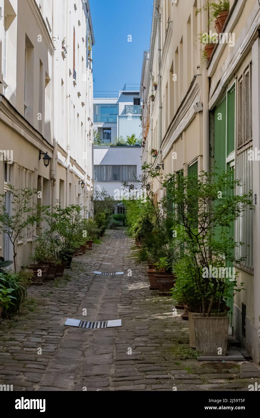 Paris, typical flowering alley in the 11e arrondissement, charming ...