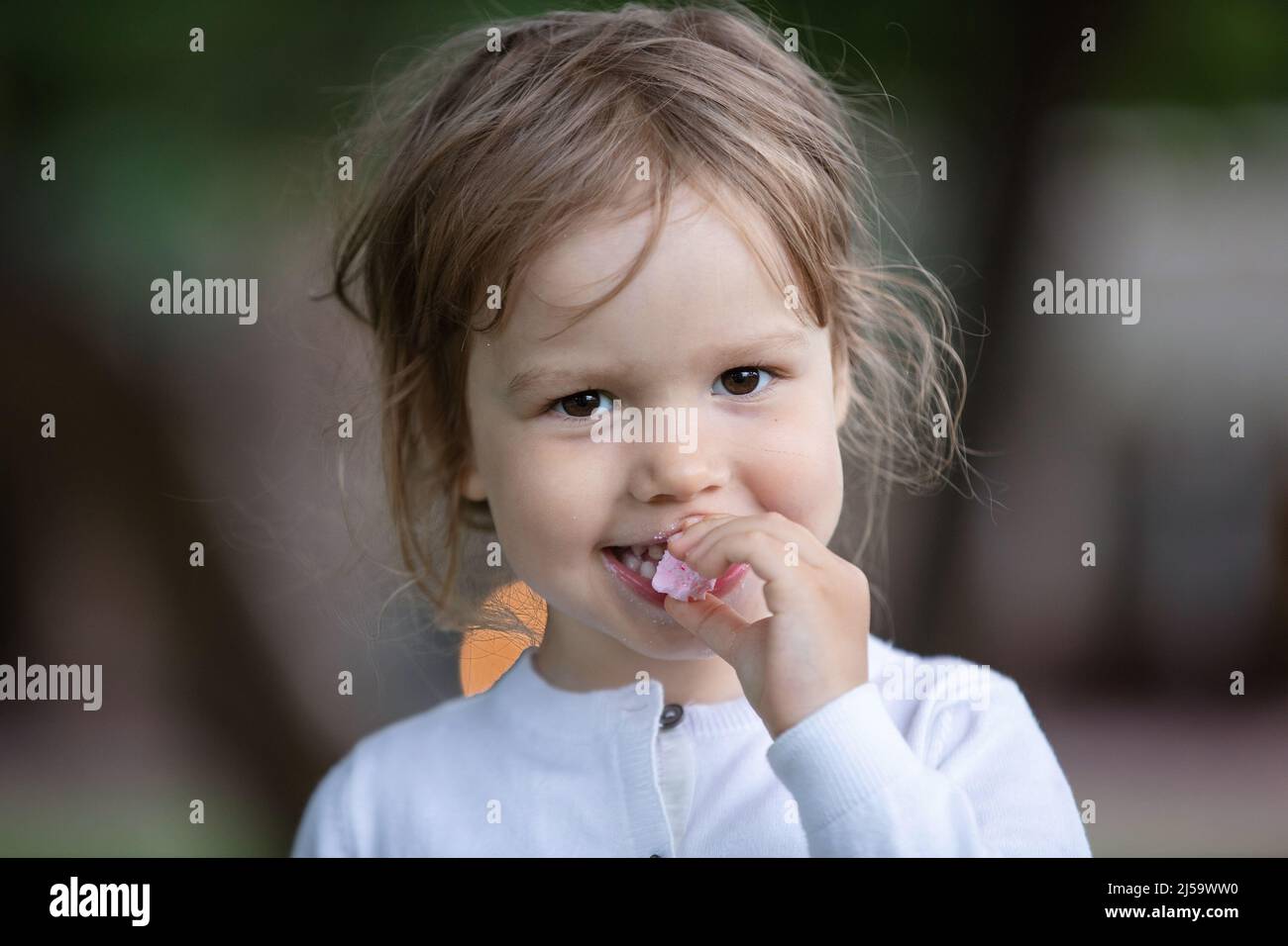 Girl eating sweets hi-res stock photography and images - Alamy