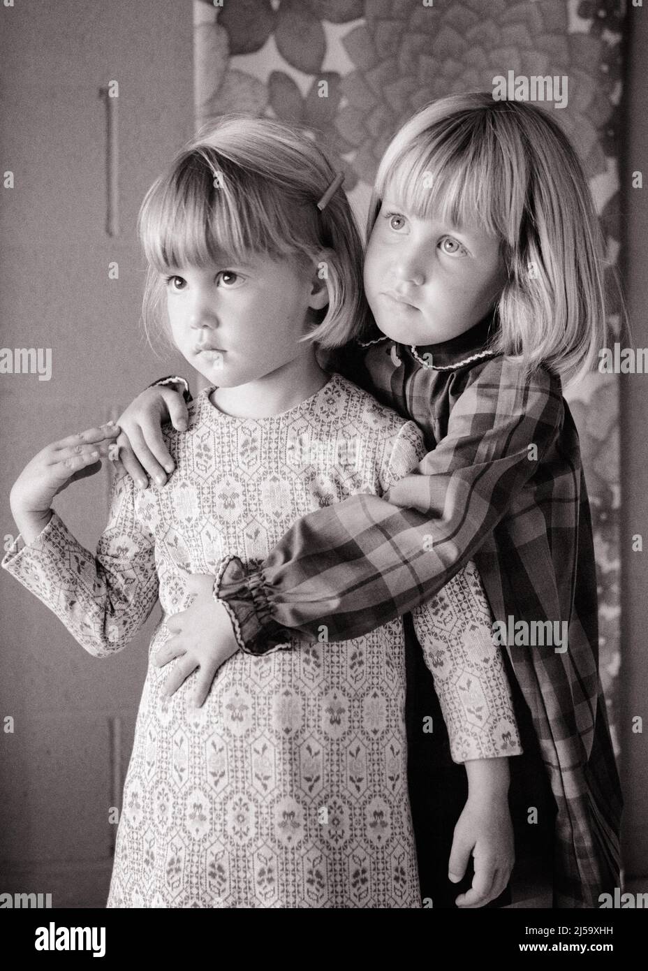 1960s PORTRAIT OF TWO BLONDE SISTERS SERIOUS FACIAL EXPRESSIONS ...