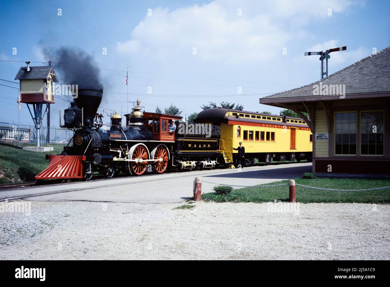 Old american 4 4 0 steam locomotive hi-res stock photography and images ...