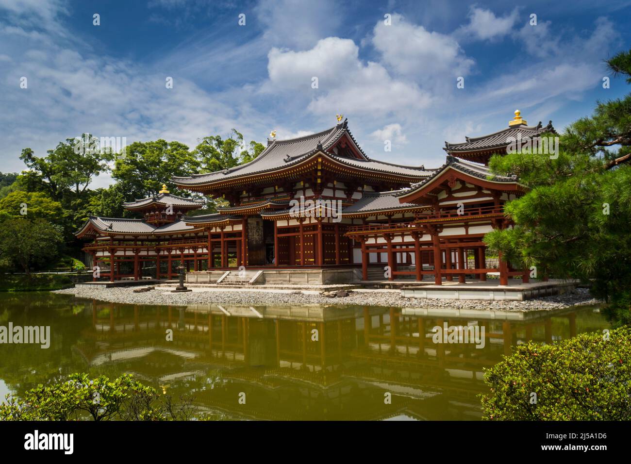 Byodo in temple buddha hi-res stock photography and images - Alamy