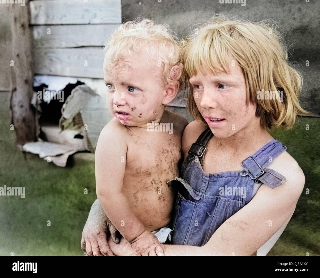 Sad girl poverty 1950s hi-res stock photography and images - Alamy