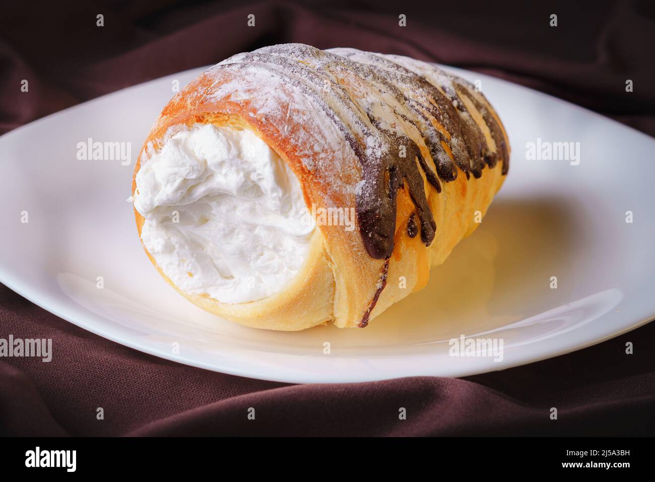 Crispy cream hi-res stock photography and images - Alamy