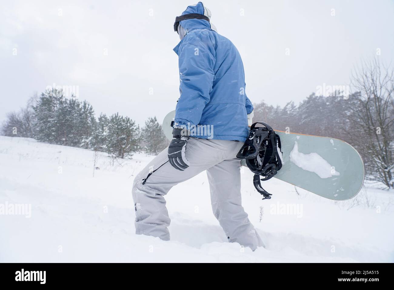 Male snowboarder on snowy hi-res stock photography and images - Alamy