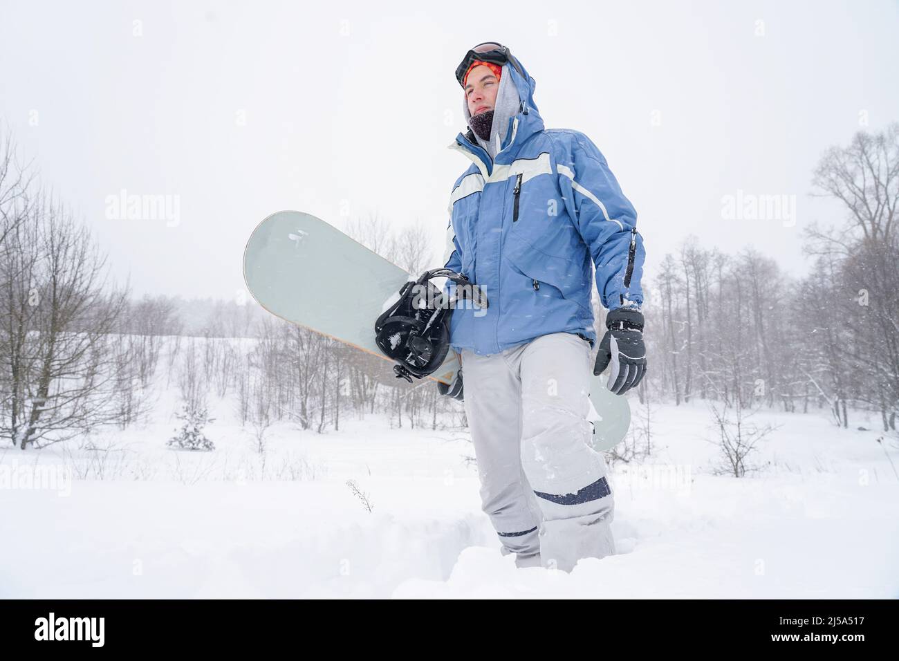 Male snowboarder on snowy hi-res stock photography and images - Alamy