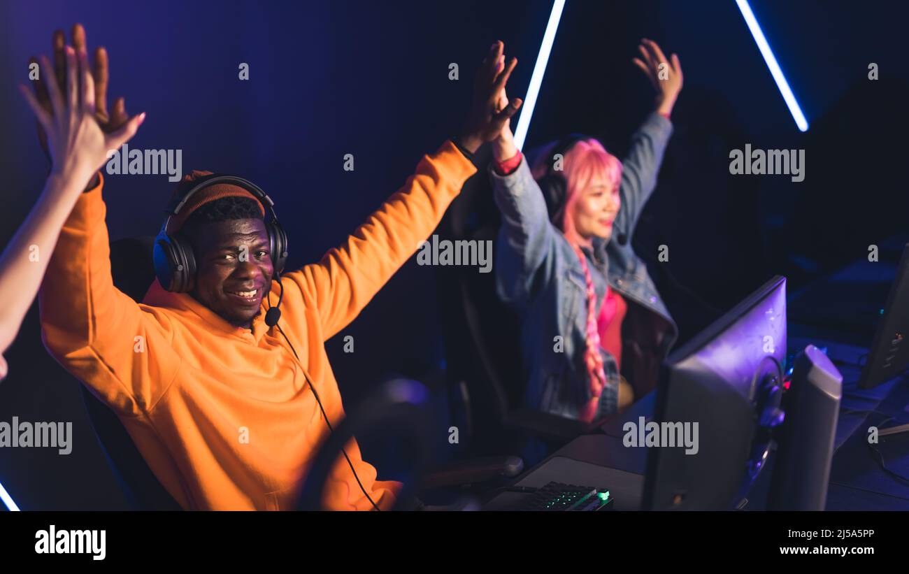 Team mobile video game competition hi-res stock photography and images ...