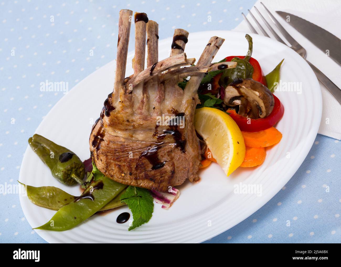 Lamb carre hi-res stock photography and images - Alamy