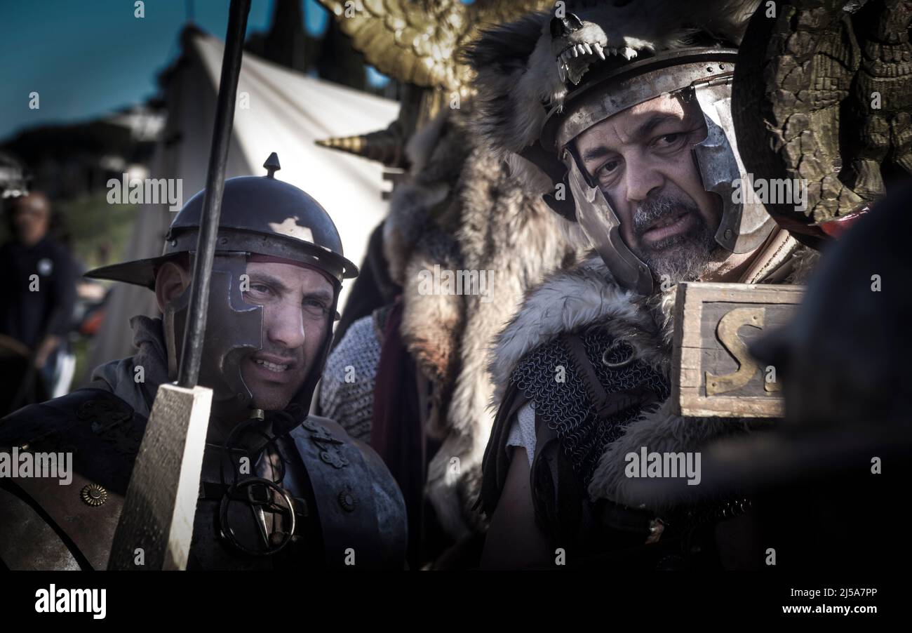 Roman soldier outside colosseum hi-res stock photography and images - Alamy