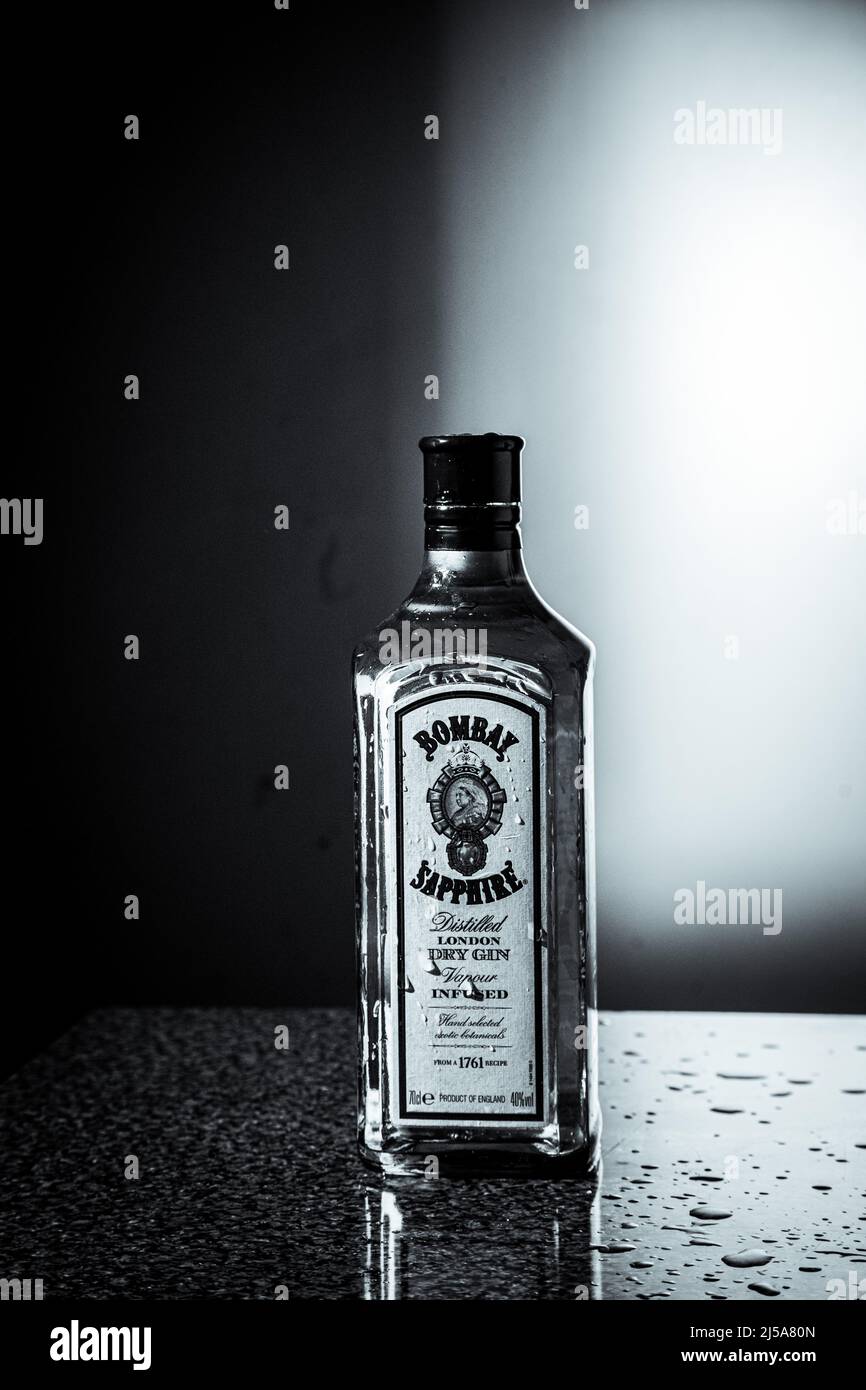 Bottle gin hi-res stock photography and images - Alamy