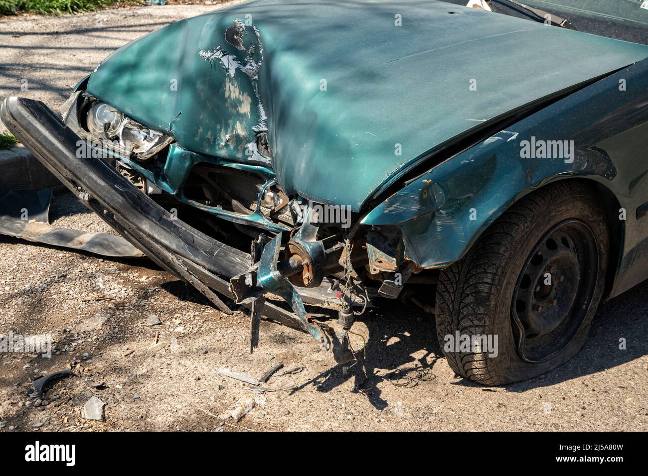 Front detail of crashed crushed car closeup Stock Photo - Alamy Front detail of crashed crushed car closeup Stock Photo - Alamy