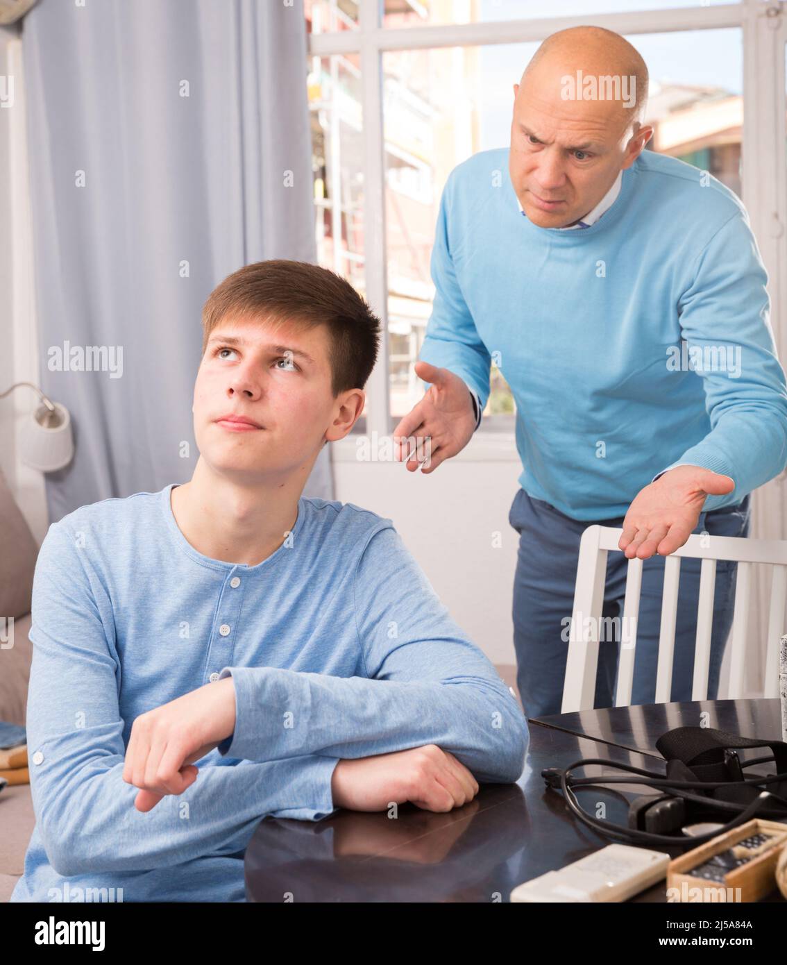 Father scolding his turned away son Stock Photo - Alamy