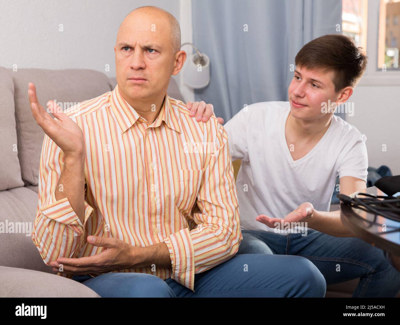 Apologizing to family hi-res stock photography and images - Alamy