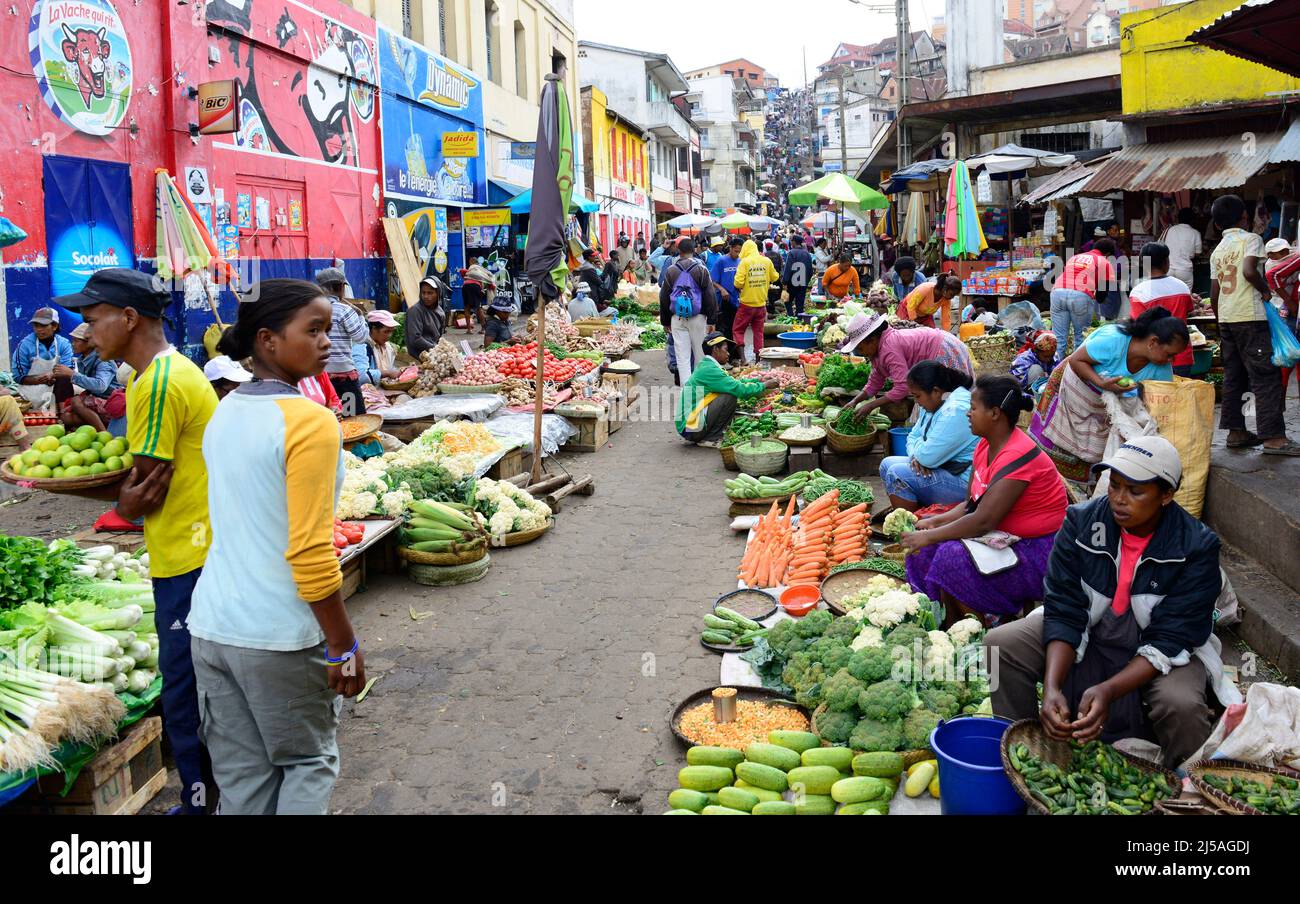 The vibrant Analakely Market in Antananarivo, Madagascar Stock Photo ...