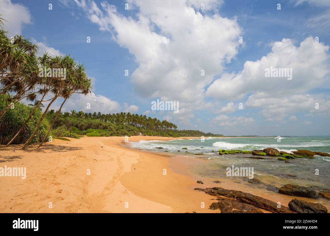 Beautiful summer landscapes on the tropical beach. Vacation background ...