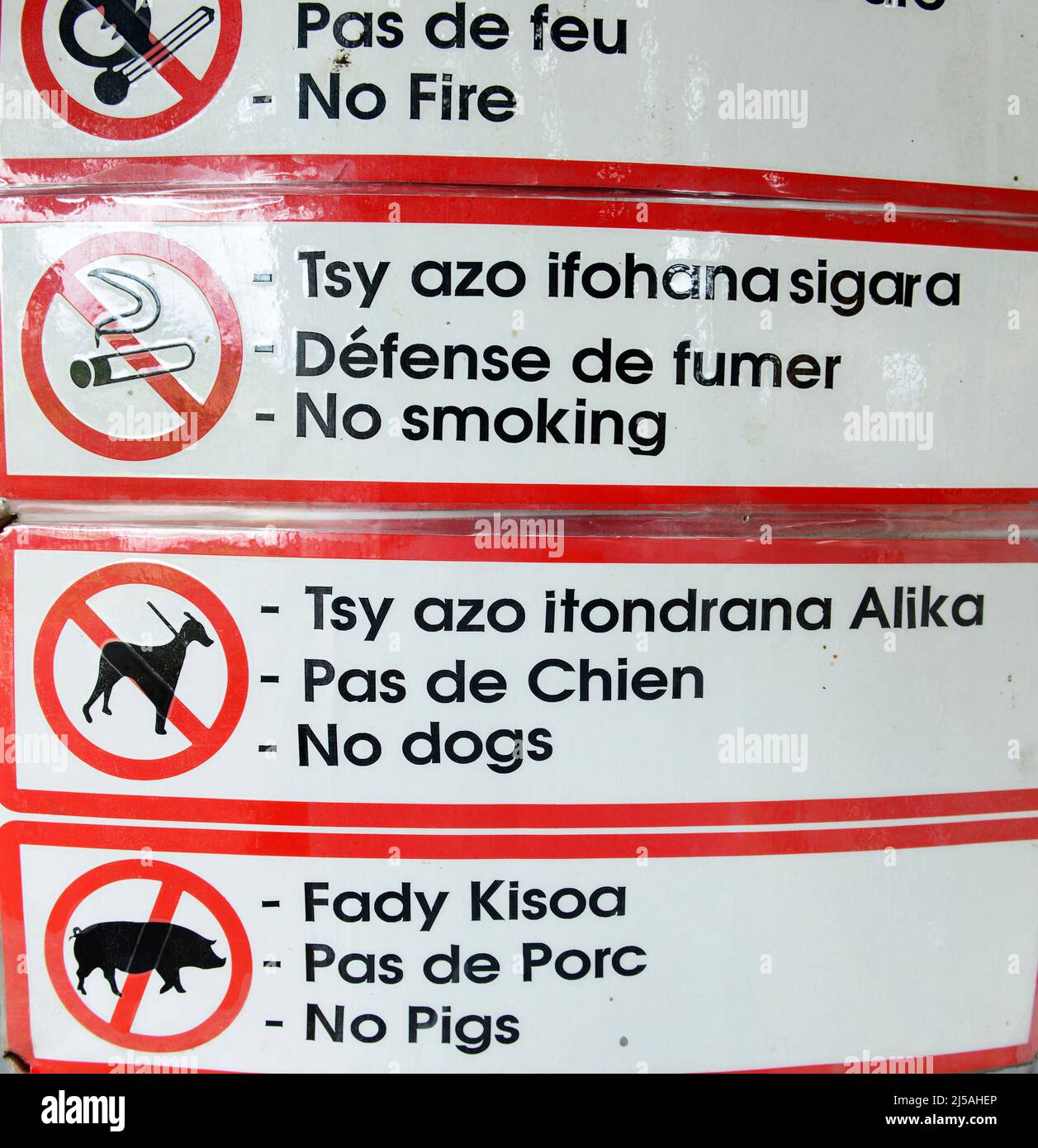 No goats sign hi-res stock photography and images - Alamy